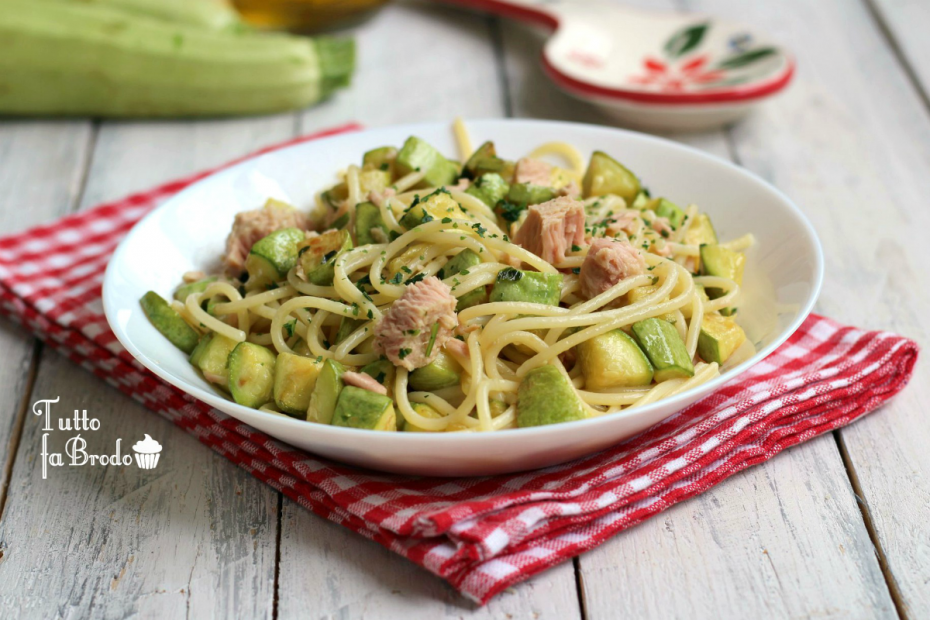 SPAGHETTI CON TONNO E ZUCCHINE - Tutto fa Brodo in Cucina