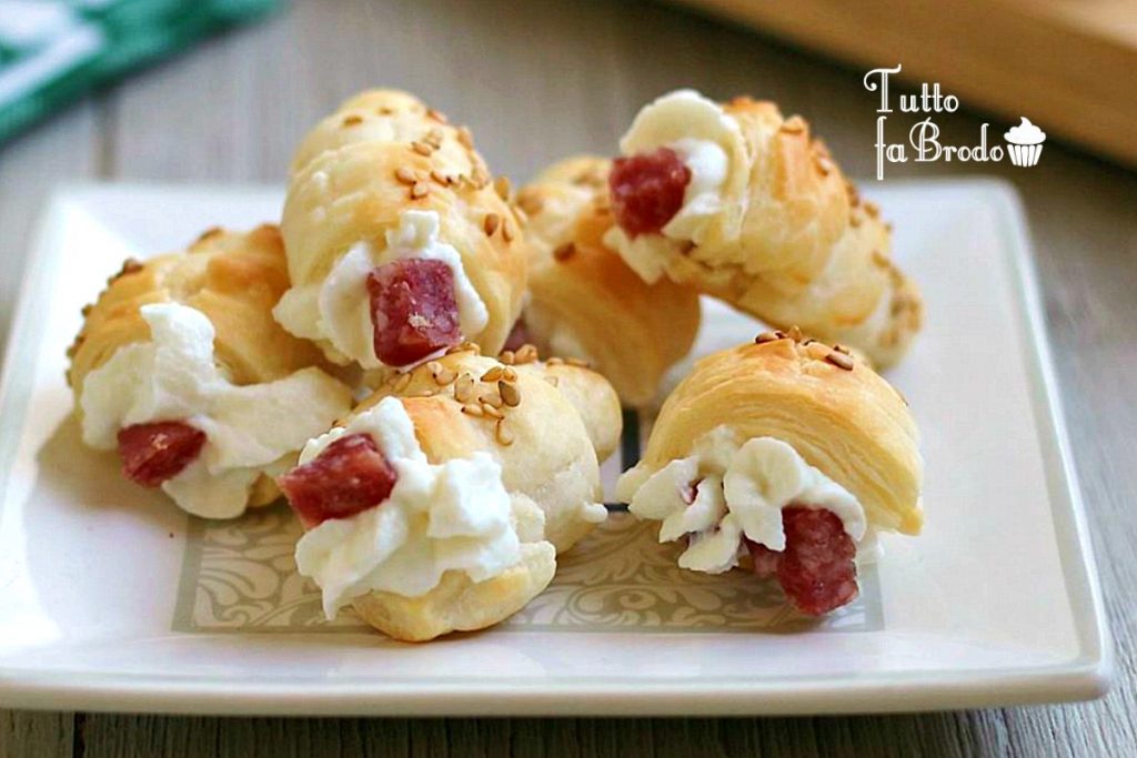 CANNOLI SALATI RUSTICI CON RICOTTA e salame - Tutto fa Brodo in Cucina