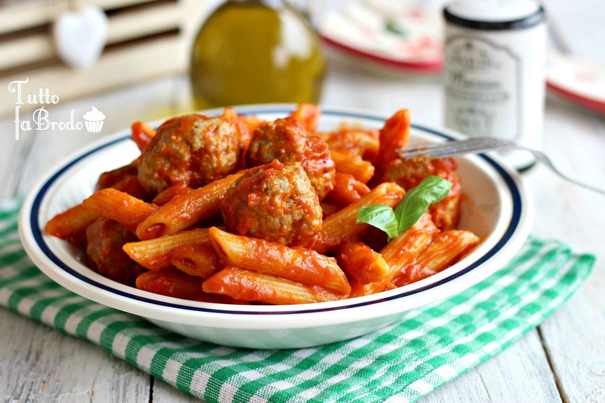 PASTA CON POLPETTE AL SUGO - Tutto fa Brodo in Cucina