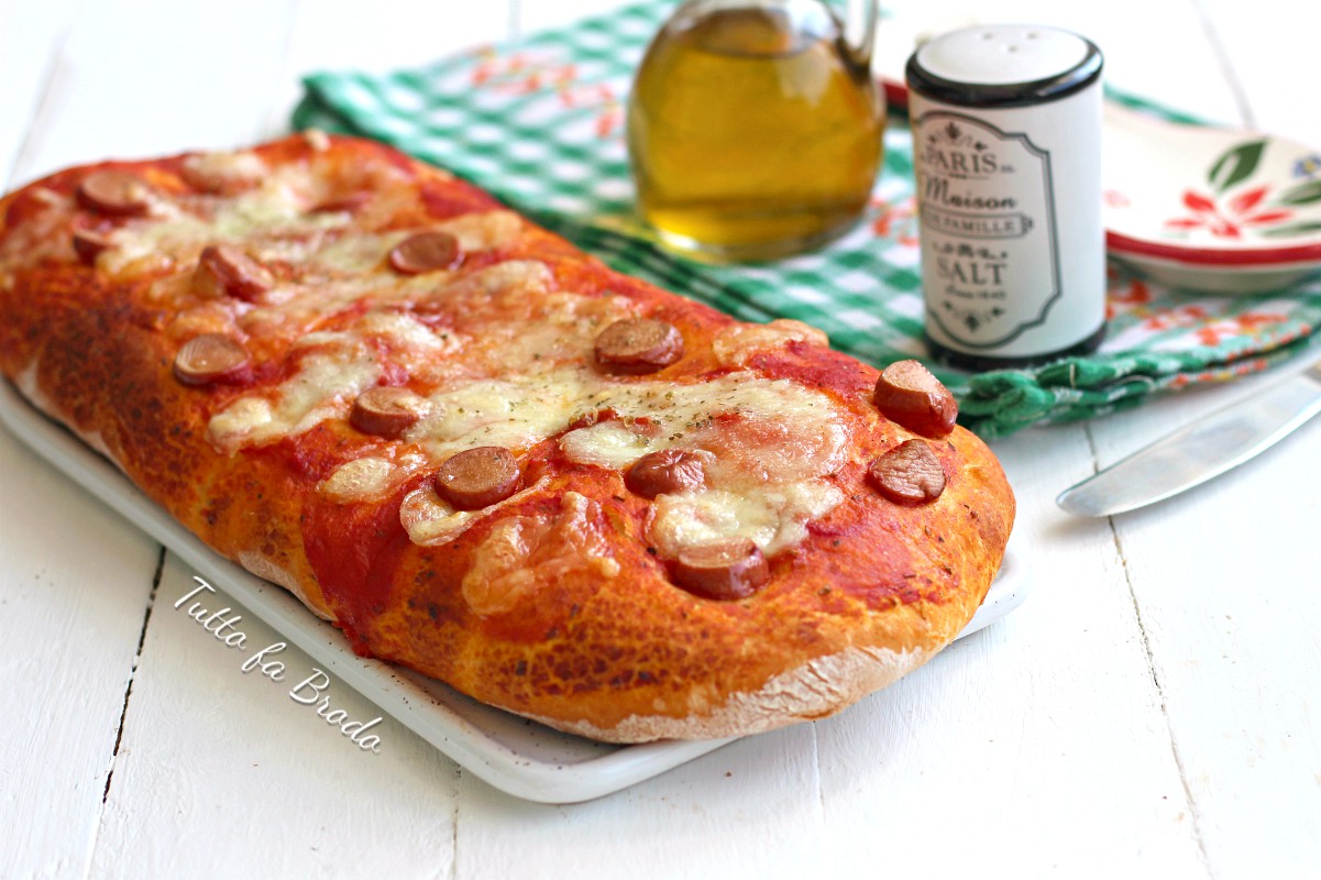 PIZZA FOCACCIA AI WURSTEL - Tutto fa Brodo in Cucina