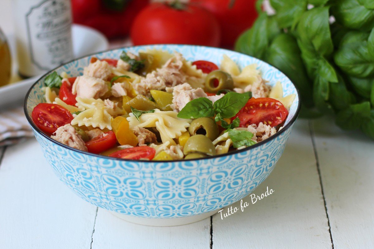 PASTA AL TONNO E PEPERONI primo piatto facile - Tutto fa Brodo in Cucina