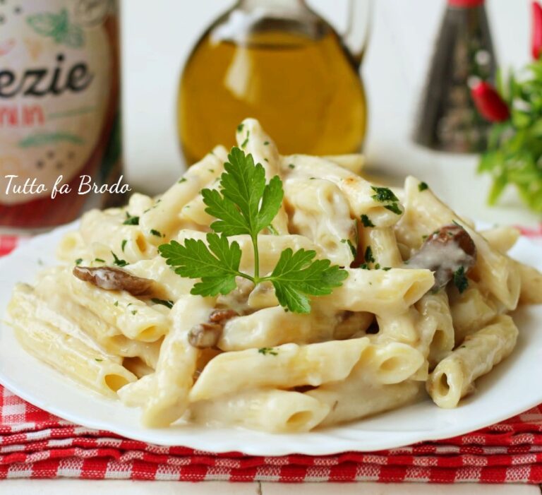 PASTA AI FUNGHI CREMOSA con panna - Tutto fa Brodo in Cucina