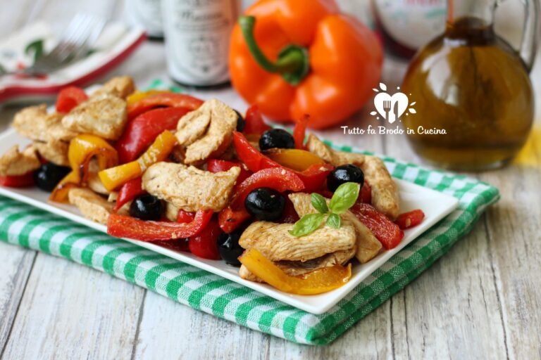 STRACCETTI DI POLLO E PEPERONI in padella - Tutto fa Brodo in Cucina
