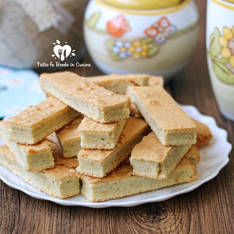 BISCOTTI DRY CAKE O RUSK CAKE di torta secca - Tutto fa Brodo in Cucina