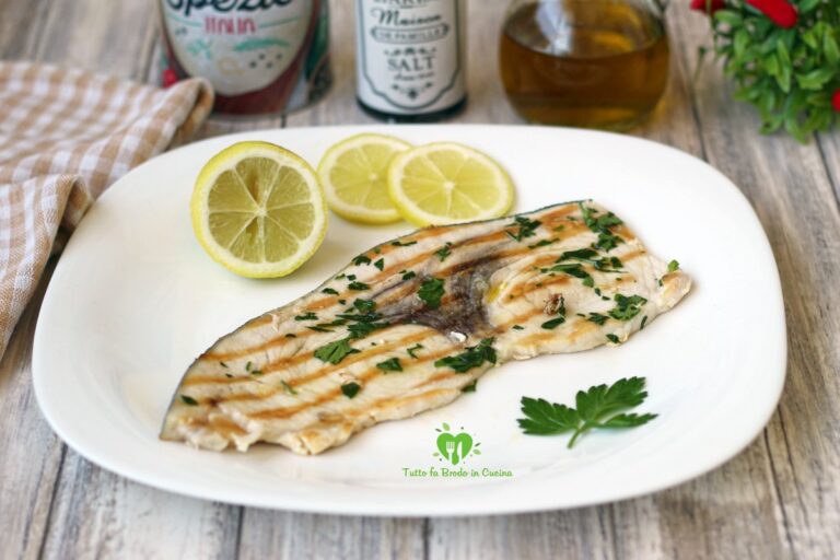 PESCE SPADA PREZZEMOLATO AL LIMONE secondo piatto facile - Tutto fa ...