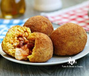 ARANCINI AL RAGU' ricetta Siciliana - Tutto fa Brodo in Cucina