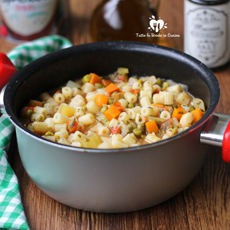 Minestrone con la pasta: Sapore e Semplicità che Riscalda il Cuore ... Minestrone con la pasta: Sapore e Semplicità che Riscalda il Cuore ...